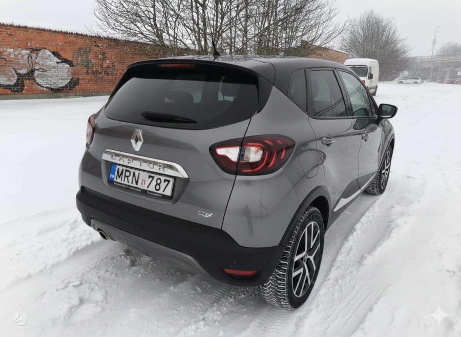Grey Renault Captur 2019 in Siauliai, with an engine capacity of 1.20 L and mileage of 52 thousand km for 12400 €, photo 4 on AUTOMOTO.COM.LV