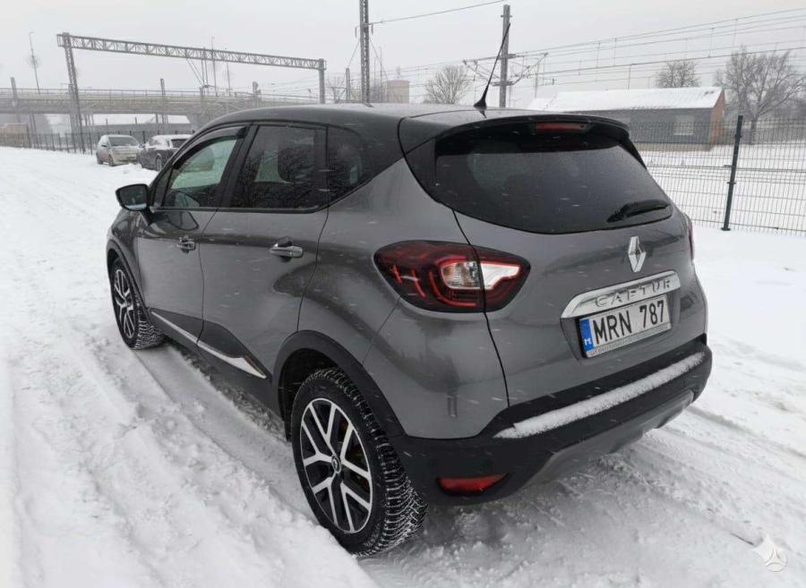 Grey Renault Captur 2019 in Siauliai, with an engine capacity of 1.20 L and mileage of 52 thousand km for 12400 €, photo 6 on AUTOMOTO.COM.LV