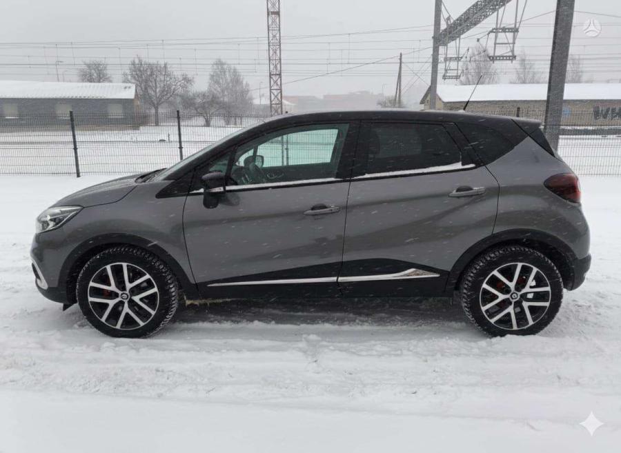 Grey Renault Captur 2019 in Siauliai, with an engine capacity of 1.20 L and mileage of 52 thousand km for 12400 €, photo 8 on AUTOMOTO.COM.LV