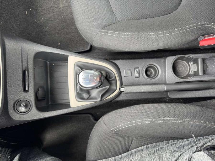 Pelēks Renault Captur 2019 Viļņa, ar dzinēja tilpumu 0.90 L un nobraukumu 170 tūkst. km par 6700 €, foto 22 vietnē AUTOMOTO.COM.LV