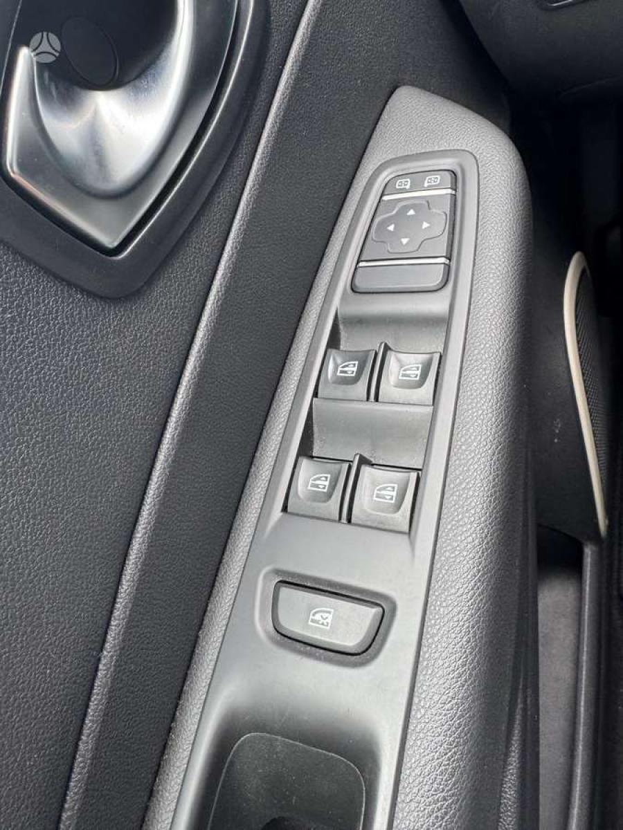 Pelēks Renault Captur 2019 Viļņa, ar dzinēja tilpumu 0.90 L un nobraukumu 170 tūkst. km par 6700 €, foto 24 vietnē AUTOMOTO.COM.LV
