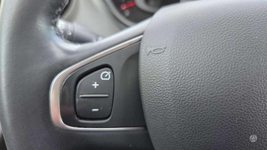 Grey Renault Captur 2019 in Taurage, with an engine capacity of 1.33 L and mileage of 123 thousand km for 9100 €, photo 31 on AUTOMOTO.COM.LV