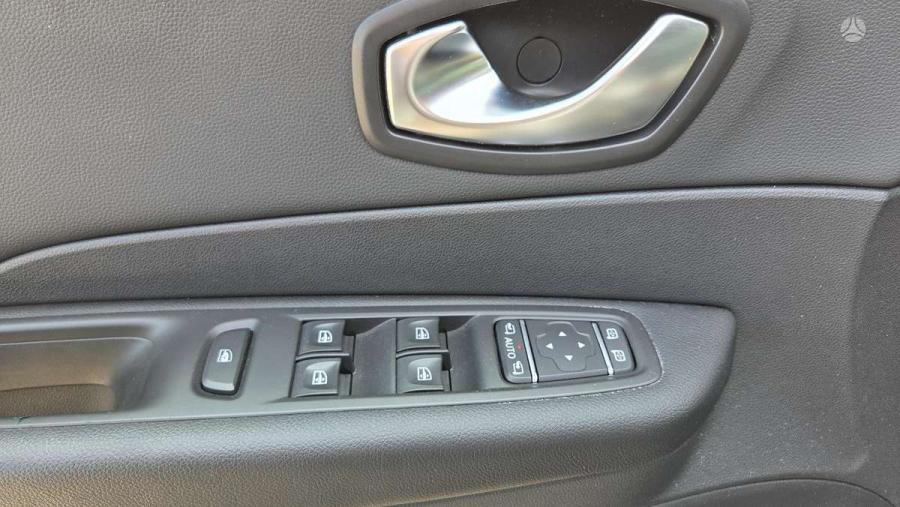Grey Renault Captur 2019 in Taurage, with an engine capacity of 1.33 L and mileage of 123 thousand km for 9100 €, photo 36 on AUTOMOTO.COM.LV