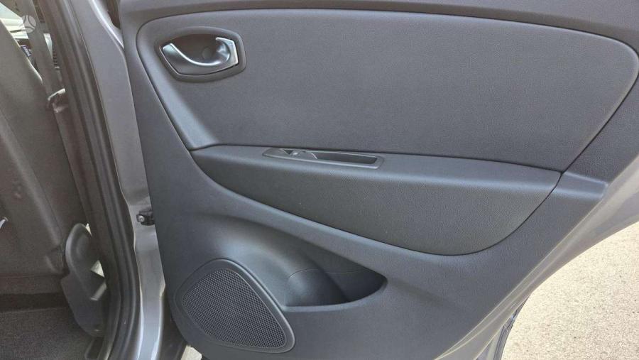 Grey Renault Captur 2019 in Taurage, with an engine capacity of 1.33 L and mileage of 123 thousand km for 9100 €, photo 40 on AUTOMOTO.COM.LV