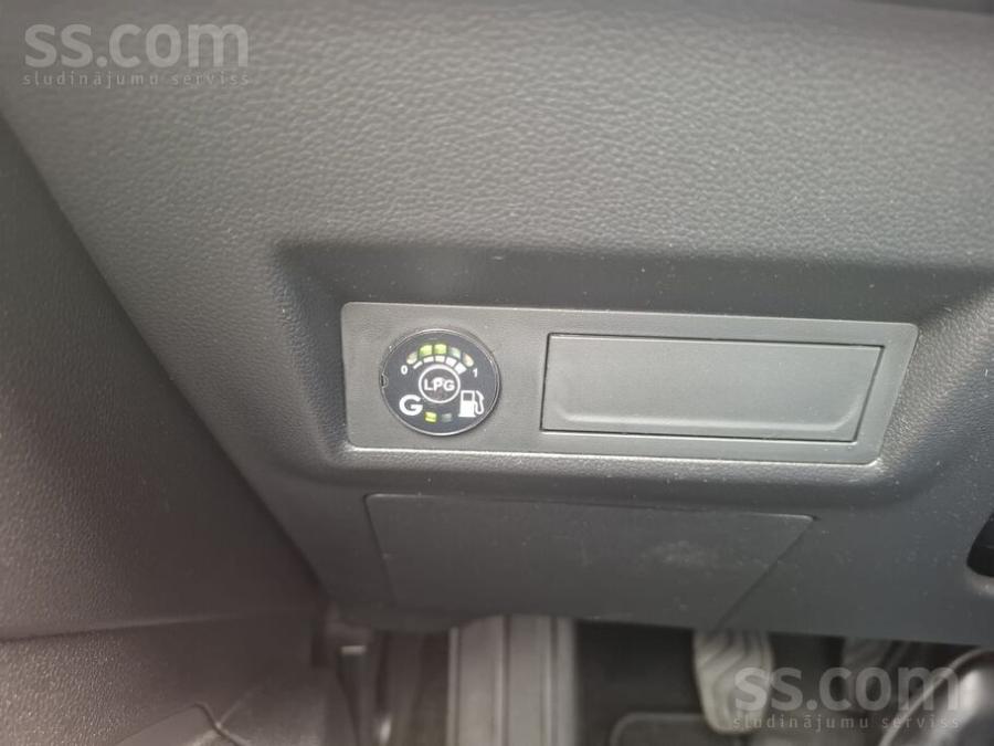 Pelēks Renault Captur 2021 Rīga, ar dzinēja tilpumu 1.00 L un nobraukumu 113 tūkst. km par 10900 €, foto 13 vietnē AUTOMOTO.COM.LV