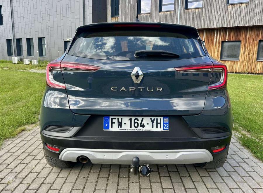 Grey Renault Captur 2021 in Taurage, with an engine capacity of 1.46 L and mileage of 186 thousand km for 9200 €, photo 4 on AUTOMOTO.COM.LV