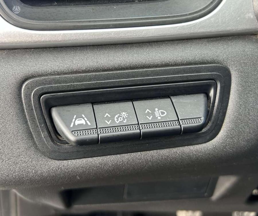 Grey Renault Captur 2021 in Taurage, with an engine capacity of 1.46 L and mileage of 186 thousand km for 9200 €, photo 14 on AUTOMOTO.COM.LV