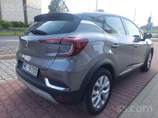 Grey Renault Captur 2021 in Daugavpils, with an engine capacity of 1.30 L and mileage of 36 thousand km for 17000 €, photo 4 on AUTOMOTO.COM.LV