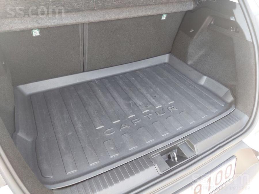 Grey Renault Captur 2021 in Daugavpils, with an engine capacity of 1.30 L and mileage of 36 thousand km for 17000 €, photo 11 on AUTOMOTO.COM.LV