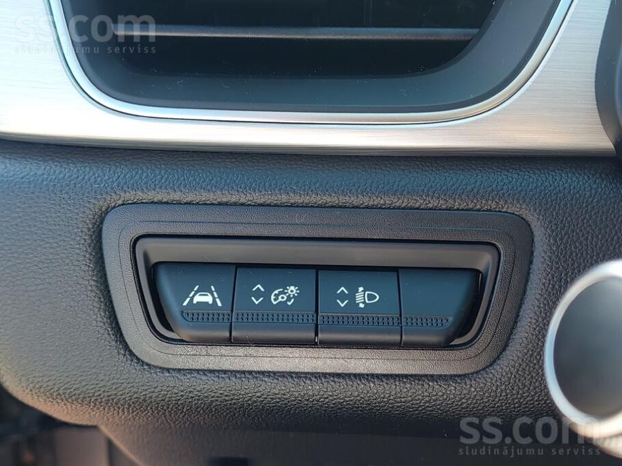 Grey Renault Captur 2021 in Daugavpils, with an engine capacity of 1.30 L and mileage of 36 thousand km for 17000 €, photo 13 on AUTOMOTO.COM.LV