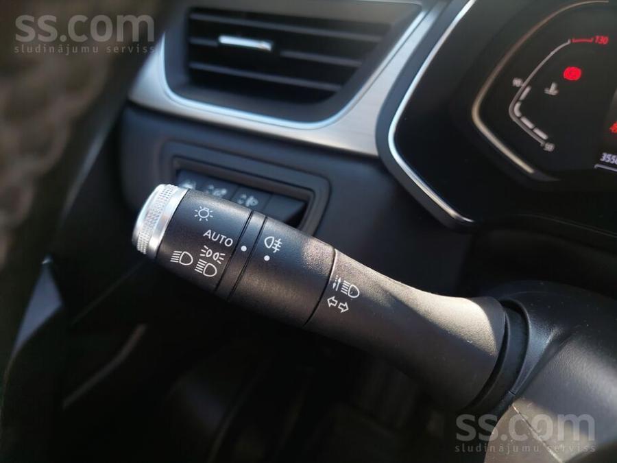 Grey Renault Captur 2021 in Daugavpils, with an engine capacity of 1.30 L and mileage of 36 thousand km for 17000 €, photo 14 on AUTOMOTO.COM.LV