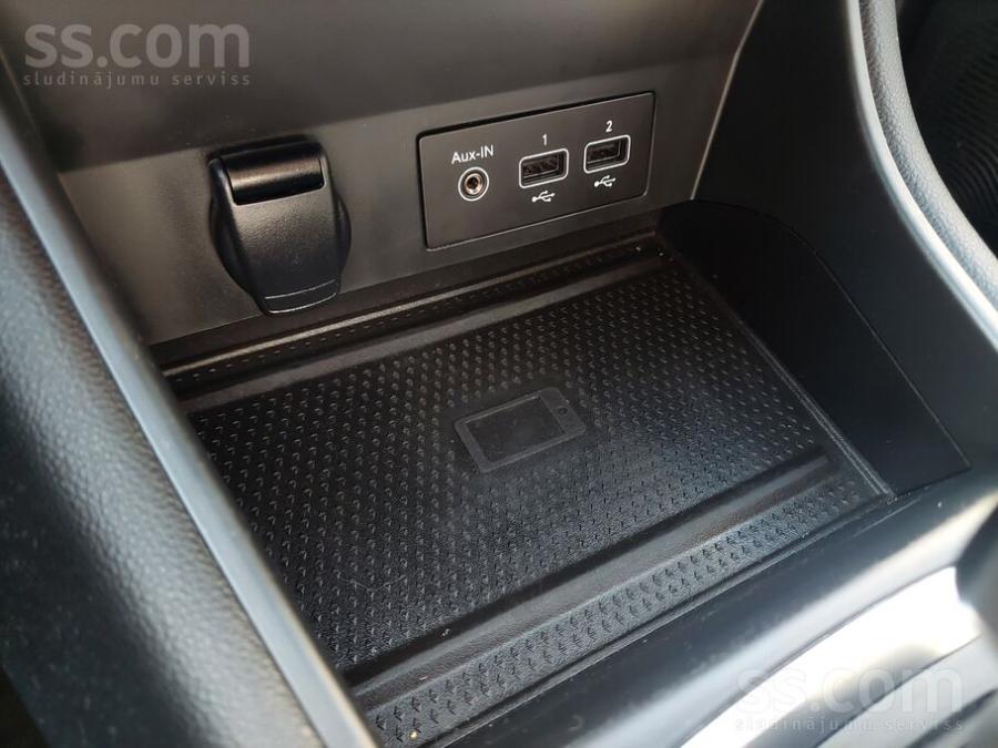 Grey Renault Captur 2021 in Daugavpils, with an engine capacity of 1.30 L and mileage of 36 thousand km for 17000 €, photo 19 on AUTOMOTO.COM.LV