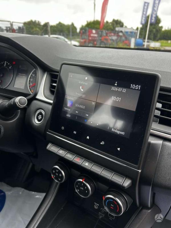 Grey Renault Captur 2021 in Panevezys, with an engine capacity of 1.46 L and mileage of 240 thousand km for 9790 €, photo 10 on AUTOMOTO.COM.LV