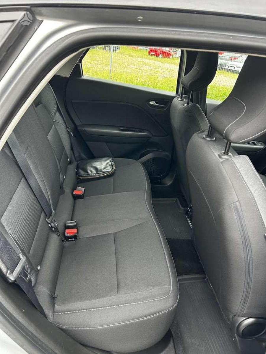 Grey Renault Captur 2021 in Panevezys, with an engine capacity of 1.46 L and mileage of 240 thousand km for 9790 €, photo 12 on AUTOMOTO.COM.LV