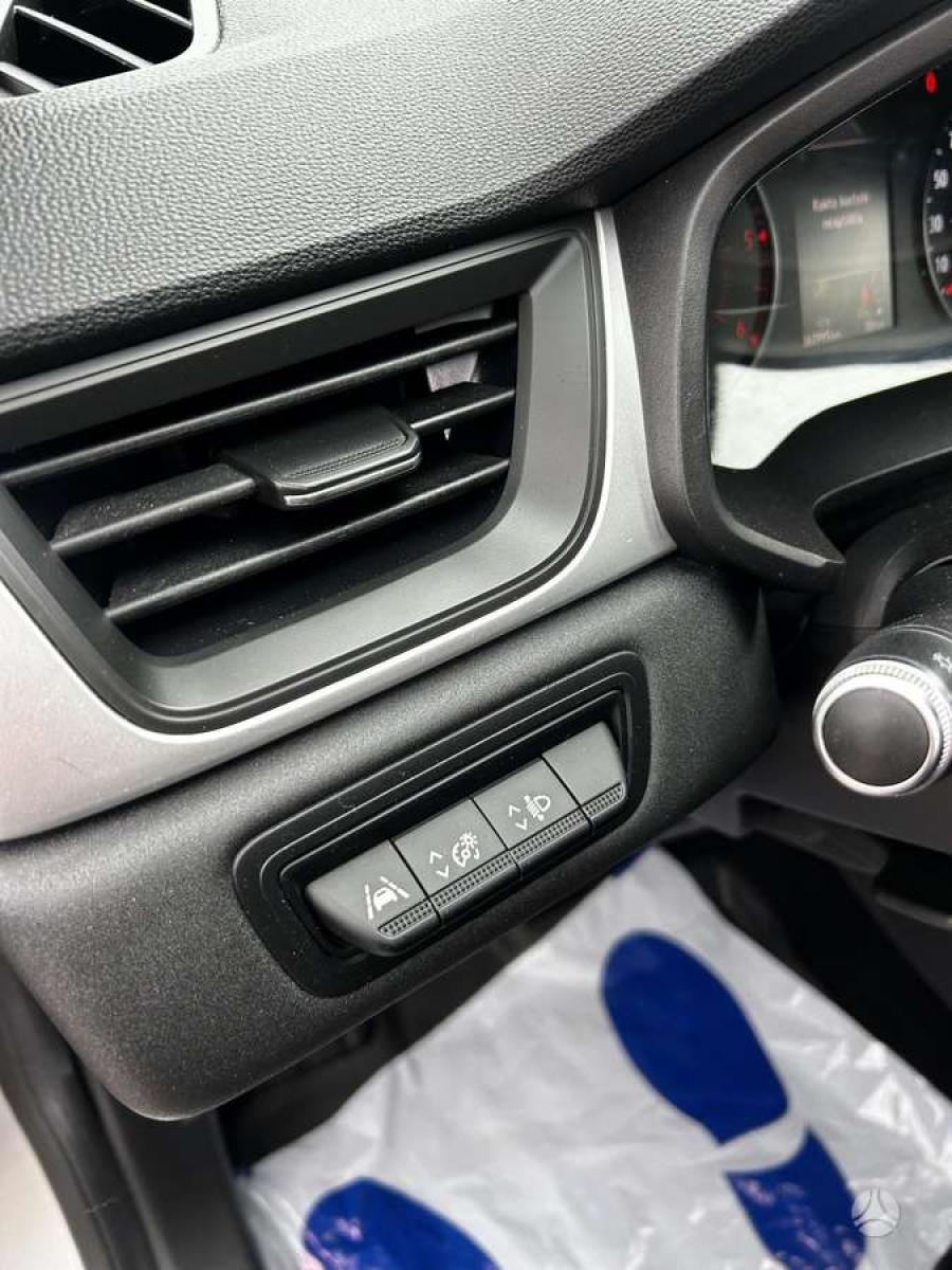 Grey Renault Captur 2021 in Panevezys, with an engine capacity of 1.46 L and mileage of 240 thousand km for 9790 €, photo 13 on AUTOMOTO.COM.LV
