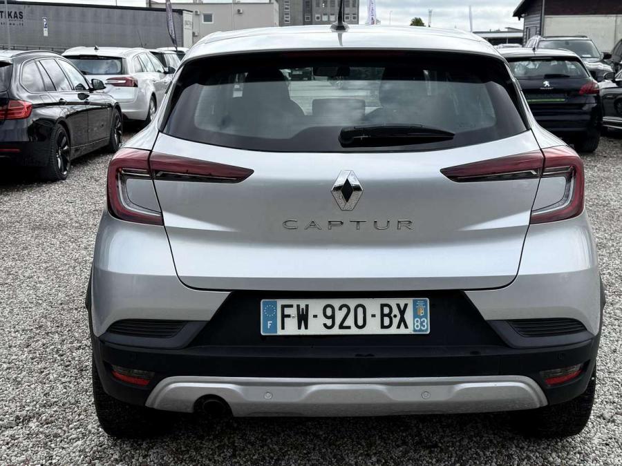 Grey Renault Captur 2021 in Kretinga, with an engine capacity of 1.46 L and mileage of 26 thousand km for 13999 €, photo 9 on AUTOMOTO.COM.LV