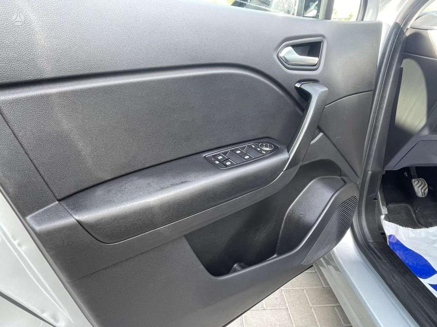 Grey Renault Captur 2021 in Taurage, with an engine capacity of 1.46 L and mileage of 199 thousand km for 9500 €, photo 13 on AUTOMOTO.COM.LV