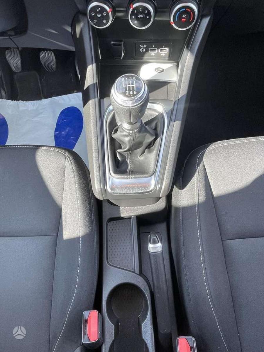 Grey Renault Captur 2021 in Taurage, with an engine capacity of 1.46 L and mileage of 199 thousand km for 9500 €, photo 25 on AUTOMOTO.COM.LV