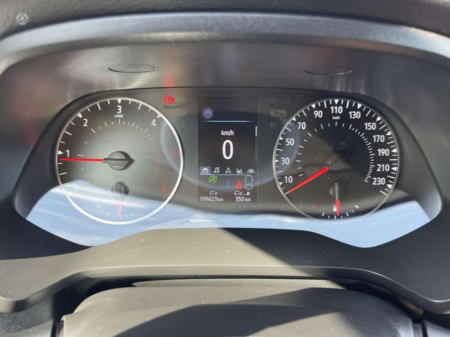 Grey Renault Captur 2021 in Taurage, with an engine capacity of 1.46 L and mileage of 199 thousand km for 9500 €, photo 27 on AUTOMOTO.COM.LV