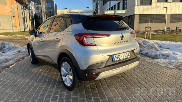 Grey Renault Captur 2022 in Riga, with an engine capacity of 1.00 L and mileage of 44 thousand km for 14900 €, photo 2 on AUTOMOTO.COM.LV