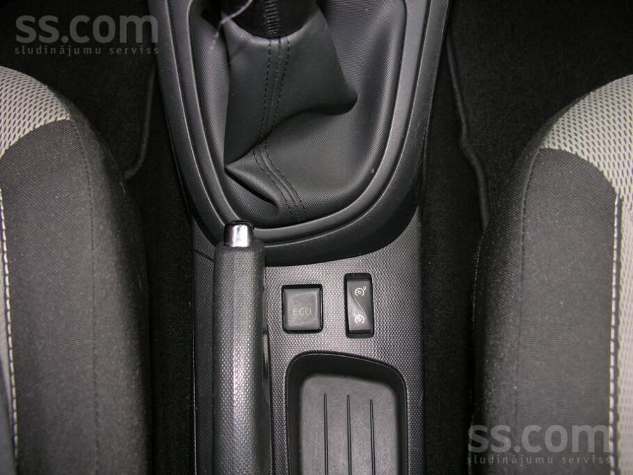Grey Renault Captur 2013 in Riga, with an engine capacity of 1.50 L and mileage of 192 thousand km for 5950 €, photo 14 on AUTOMOTO.COM.LV
