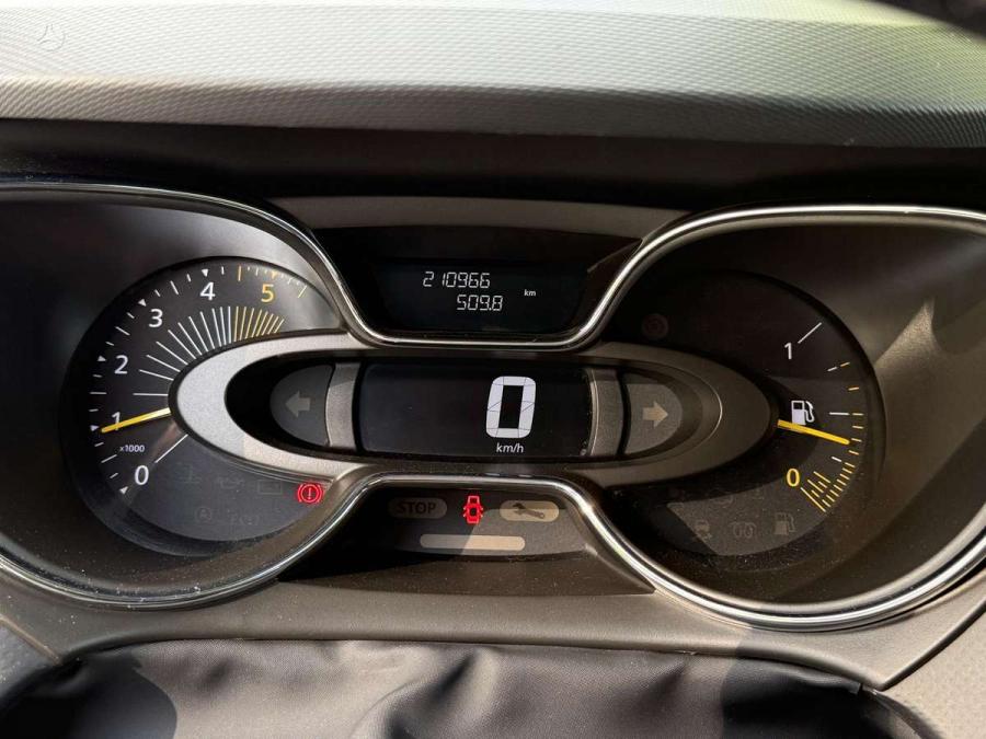 Grey Renault Captur 2013 in Taurage, with an engine capacity of 1.50 L and mileage of 211 thousand km for 4700 €, photo 13 on AUTOMOTO.COM.LV