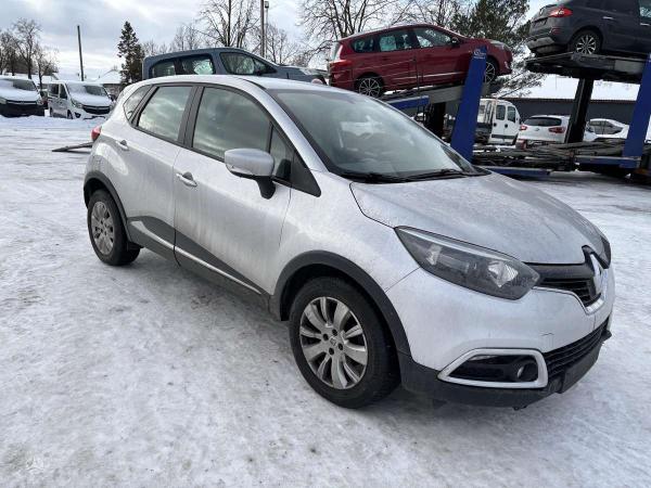 Grey Renault Captur 2014 in Taurage, with an engine capacity of 1.50 L and mileage of 240 thousand km for 4600 €, photo 2 on AUTOMOTO.COM.LV