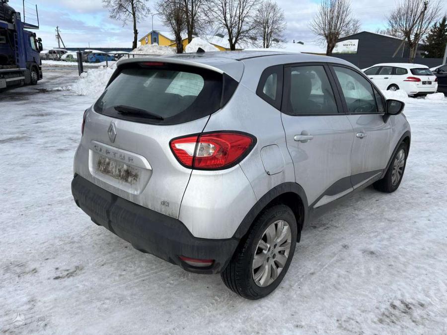 Grey Renault Captur 2014 in Taurage, with an engine capacity of 1.50 L and mileage of 240 thousand km for 4600 €, photo 3 on AUTOMOTO.COM.LV