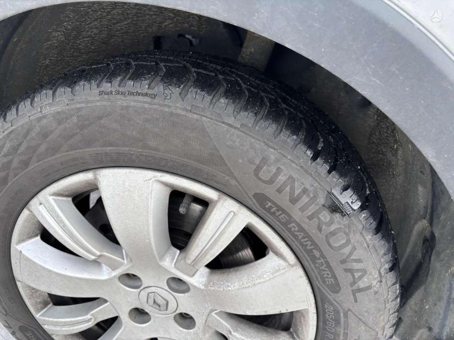 Grey Renault Captur 2014 in Taurage, with an engine capacity of 1.50 L and mileage of 240 thousand km for 4600 €, photo 5 on AUTOMOTO.COM.LV