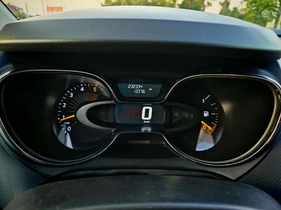 Grey Renault Captur 2014 in Taurage, with an engine capacity of 1.46 L and mileage of 232 thousand km for 4000 €, photo 16 on AUTOMOTO.COM.LV