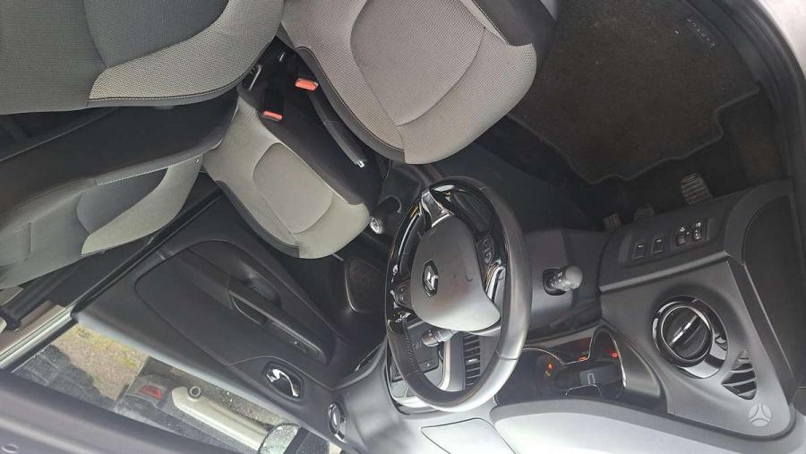 Pelēks Renault Captur 2015 Kauņa, ar dzinēja tilpumu 1.50 L un nobraukumu 195 tūkst. km par 6350 €, foto 17 vietnē AUTOMOTO.COM.LV