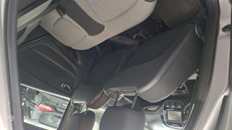 Pelēks Renault Captur 2015 Kauņa, ar dzinēja tilpumu 1.50 L un nobraukumu 195 tūkst. km par 6350 €, foto 18 vietnē AUTOMOTO.COM.LV