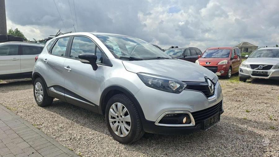 Grey Renault Captur 2015 in Kaunas, with an engine capacity of 1.50 L and mileage of 195 thousand km for 6200 €, photo 5 on AUTOMOTO.COM.LV