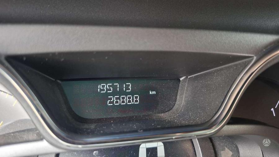 Grey Renault Captur 2015 in Kaunas, with an engine capacity of 1.50 L and mileage of 195 thousand km for 6200 €, photo 12 on AUTOMOTO.COM.LV