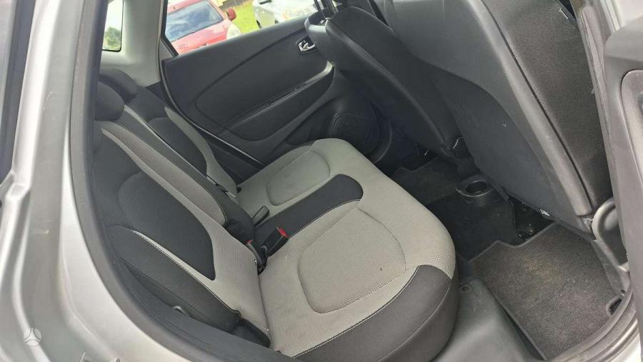 Grey Renault Captur 2015 in Kaunas, with an engine capacity of 1.50 L and mileage of 195 thousand km for 6200 €, photo 15 on AUTOMOTO.COM.LV