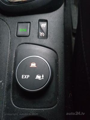 Pelēks Renault Captur 2016 Tallina, ar dzinēja tilpumu 1.50 L un nobraukumu 113 tūkst. km par 8800 €, foto 13 vietnē AUTOMOTO.COM.LV