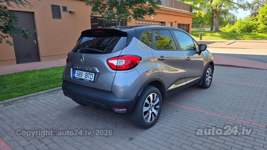 Pelēks Renault Captur 2016 Tallina, ar dzinēja tilpumu 1.20 L un nobraukumu 110 tūkst. km par 6490 €, foto 5 vietnē AUTOMOTO.COM.LV
