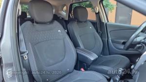 Pelēks Renault Captur 2016 Tallina, ar dzinēja tilpumu 1.20 L un nobraukumu 110 tūkst. km par 6490 €, foto 11 vietnē AUTOMOTO.COM.LV
