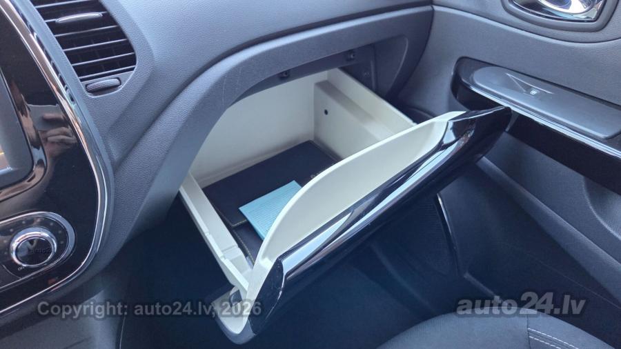 Pelēks Renault Captur 2016 Tallina, ar dzinēja tilpumu 1.20 L un nobraukumu 110 tūkst. km par 6490 €, foto 17 vietnē AUTOMOTO.COM.LV
