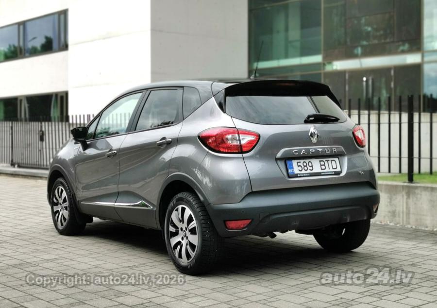 Grey Renault Captur 2016 in Tallinn, with an engine capacity of 1.20 L and mileage of 110 thousand km for 7700 €, photo 4 on AUTOMOTO.COM.LV