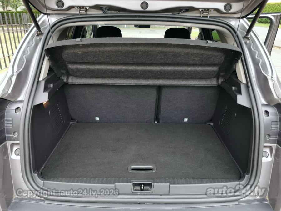 Grey Renault Captur 2016 in Tallinn, with an engine capacity of 1.20 L and mileage of 110 thousand km for 7700 €, photo 12 on AUTOMOTO.COM.LV