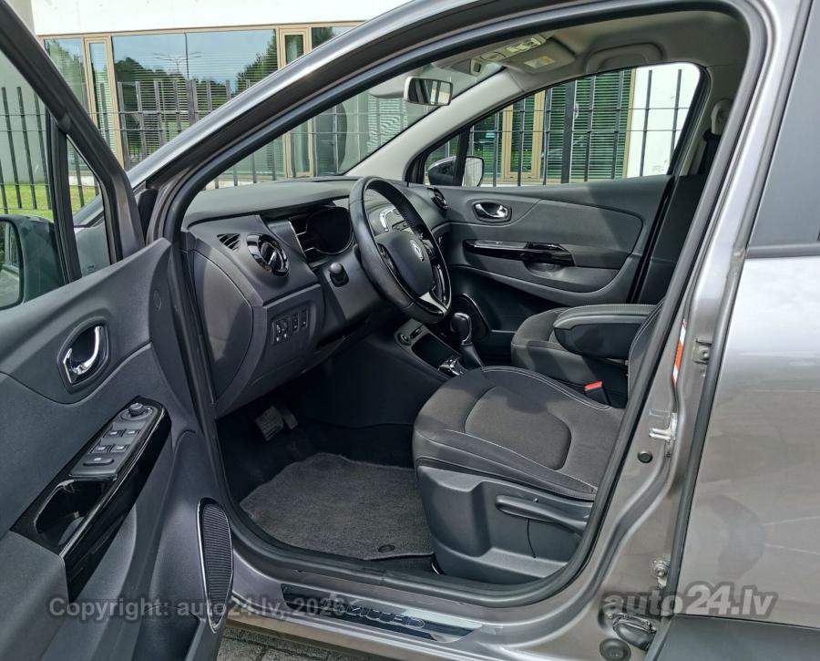 Grey Renault Captur 2016 in Tallinn, with an engine capacity of 1.20 L and mileage of 110 thousand km for 7700 €, photo 17 on AUTOMOTO.COM.LV