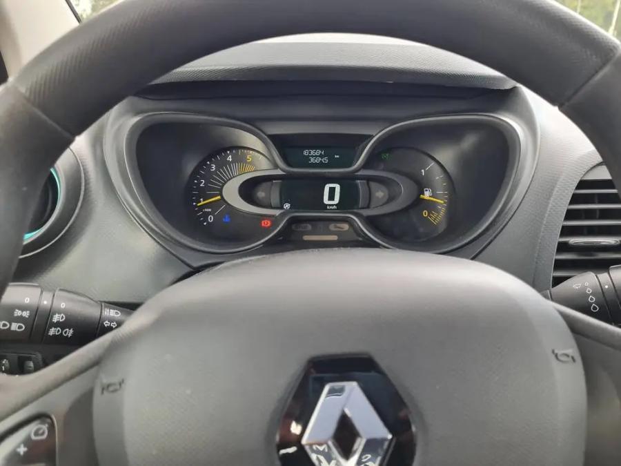 Grey Renault Captur 2017 in Ogre, with an engine capacity of 1.50 L and mileage of 184 thousand km for 7900 €, photo 15 on AUTOMOTO.COM.LV