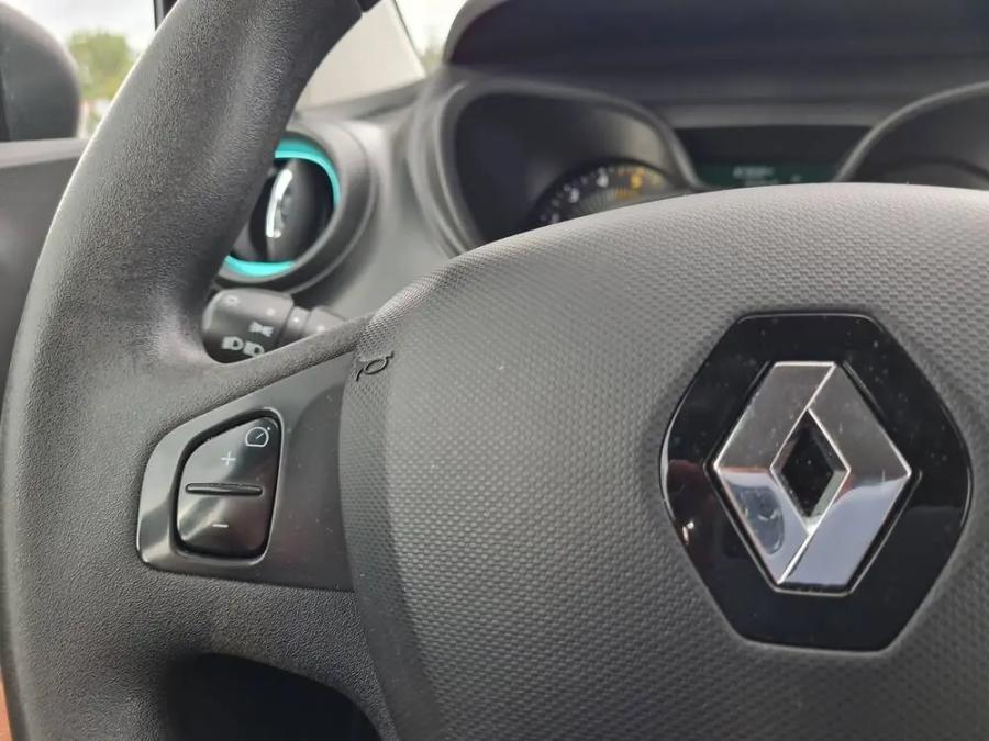 Grey Renault Captur 2017 in Ogre, with an engine capacity of 1.50 L and mileage of 184 thousand km for 7900 €, photo 16 on AUTOMOTO.COM.LV