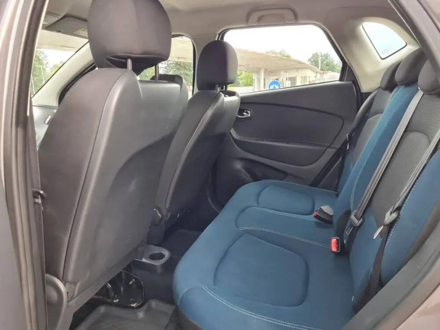 Grey Renault Captur 2017 in Ogre, with an engine capacity of 1.50 L and mileage of 184 thousand km for 7900 €, photo 17 on AUTOMOTO.COM.LV