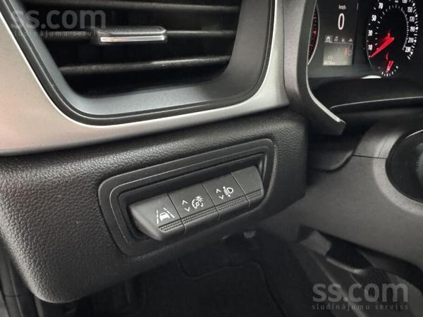 Grey Renault Captur 2021 in Riga, with an engine capacity of 1.00 L and mileage of 46 thousand km for 13875 €, photo 11 on AUTOMOTO.COM.LV