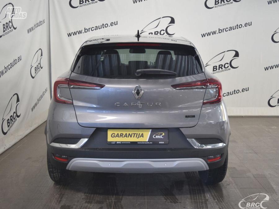 Grey Renault Captur 2023 in Riga, with an engine capacity of 1.60 L and mileage of 43 thousand km for 16900 €, photo 25 on AUTOMOTO.COM.LV