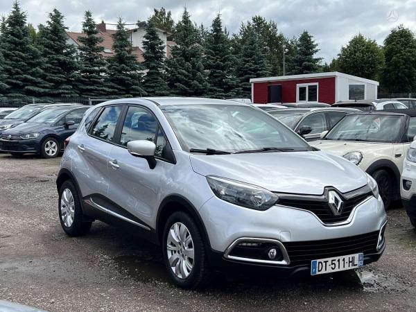 Grey Renault Captur 2015 in Utena, with an engine capacity of 1.46 L and mileage of 248 thousand km for 6150 €, photo 1 on AUTOMOTO.COM.LV