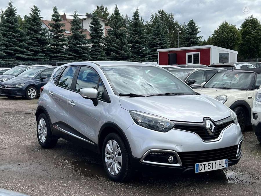 Grey Renault Captur 2015 in Utena, with an engine capacity of 1.46 L and mileage of 248 thousand km for 6150 €, photo 1 on AUTOMOTO.COM.LV