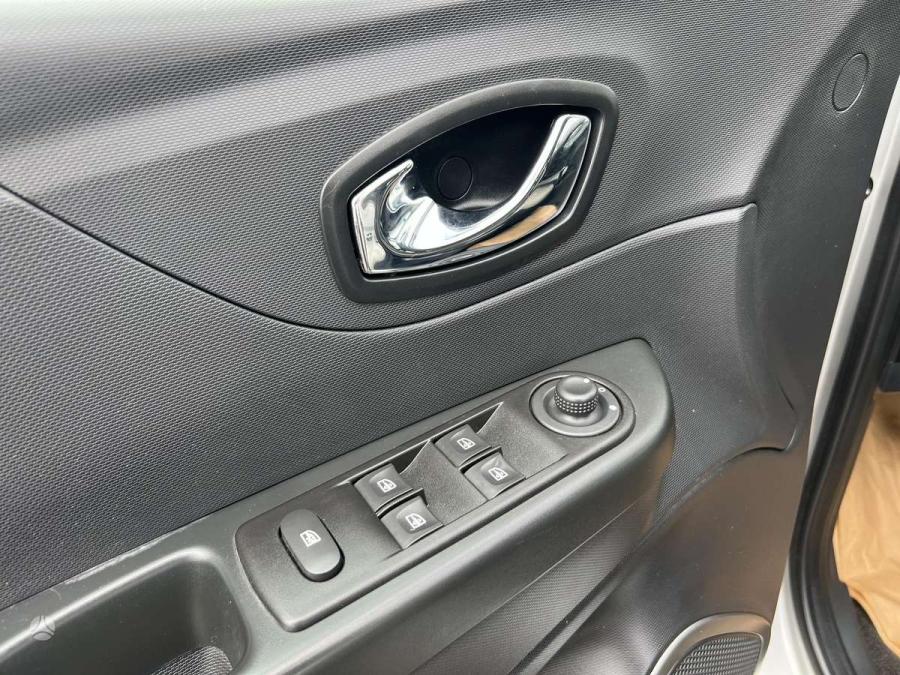 Grey Renault Captur 2015 in Utena, with an engine capacity of 1.46 L and mileage of 248 thousand km for 6150 €, photo 10 on AUTOMOTO.COM.LV